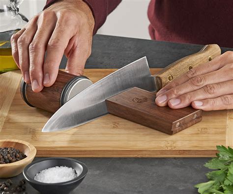 Perfect Slice Bread Knife With A Built In Guide The Green Head