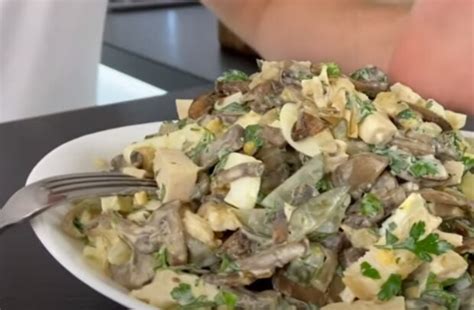 Самый октябрський салат Осенний вальс с шампиньонами заменит любой гарнир рецепт Читайте на