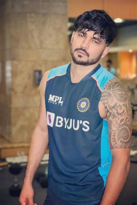 manish pandey s bio age relationships latest buzz photos and videos