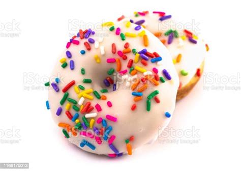 화이트 프로스팅과 여러 가지 빛깔의 뿌려진 케이크 도넛 0명에 대한 스톡 사진 및 기타 이미지 0명 건강에 좋지 않은 음식 다중 색상 Istock