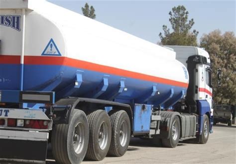 نشت گازوئیل تریلی باری در بلوار کلانتری مشهد؛ پاکسازی منطقه توسط آتش