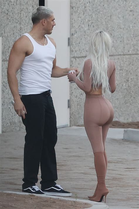 Kim Kardashian In Leggings Flaunts Her Cameltoe And Braless Tits Photos The Fappening