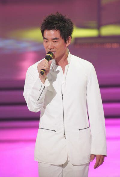 图文：任贤齐现场演唱两首歌曲10影音娱乐新浪网