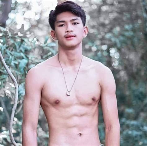 មនុស្ស មើលគេធើ Facebook