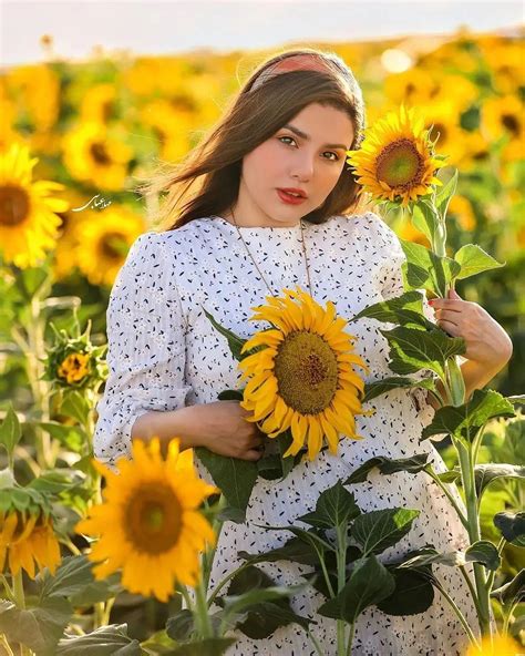 ‎ژست و ایده های عکاسی 📸‎ ‎یه مجموعه عکاسی با افتابگردون زیبا 😍👌 سیو