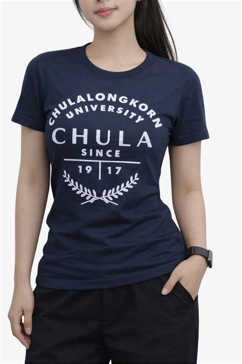 เสื้อยืดพิมพ์ Chula 1917 สีกรม Jlsy 003 ศูนย์หนังสือจุฬาฯ