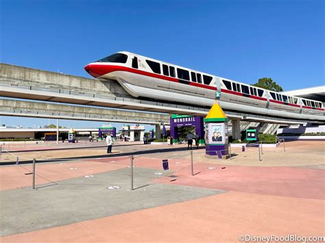 Both Monorail Lines Are Down In Disney World The Disney Food Blog
