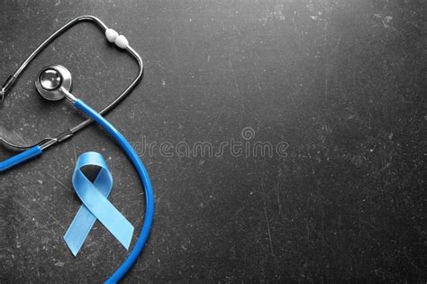 Blue Ribbon Y Estetoscopio En Fondo Oscuro Concepto Del C Ncer De Pr Stata Imagen De Archivo