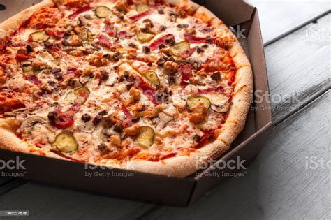 다양한 충전재가 밀착된 골판지 상자에 피자 이탈리아 요리 0명에 대한 스톡 사진 및 기타 이미지 0명 건강에 좋지 않은 음식 고기 Istock