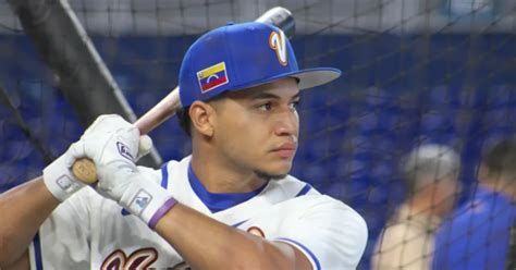 ¡tremendo Javier Sanoja Conecta El Primer Cuadrangular De Venezuela En