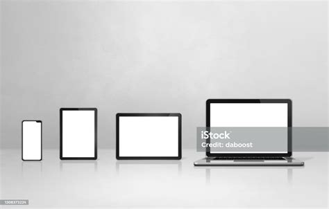 흰색 콘크리트 사무실 책상에 노트북 휴대 전화 및 디지털 태블릿 Pc 0명에 대한 스톡 사진 및 기타 이미지 0명 공란 노트북 Istock