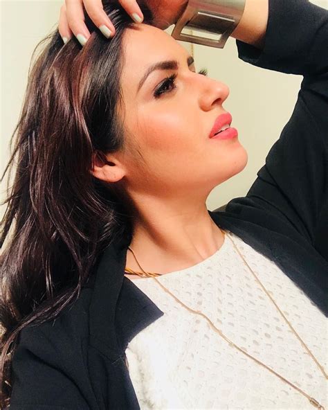 Glamorous Actress And Model Aman Hundal Latest Photos