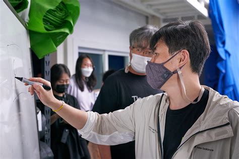 인터뷰] 영화의 본질은 액션이다…류승완 액션장인의 밀수 디스패치 뉴스는 팩트다