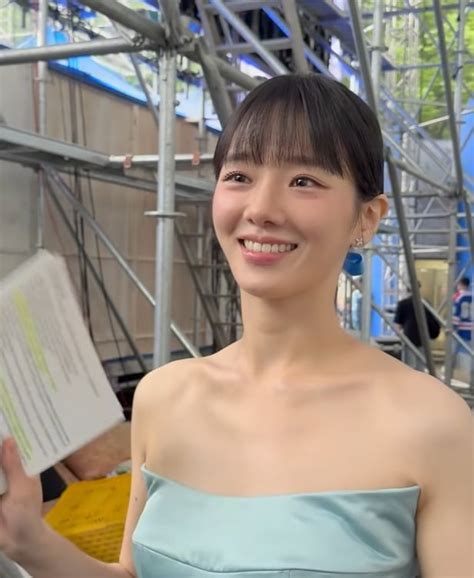 박규영 연세대 여신 답네…맨 어깨 노출→여리여리 분위기 과시 텐아시아