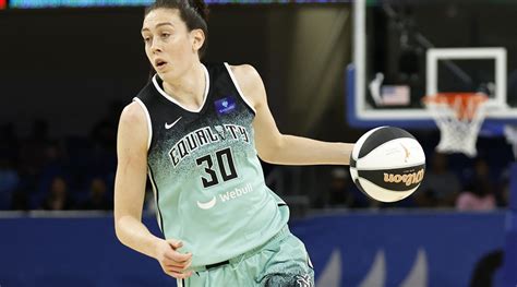 Breanna Stewart S Pregame Outfit For Liberty Lynx Game 2 Draws Mixed Reactions Athlon Sports