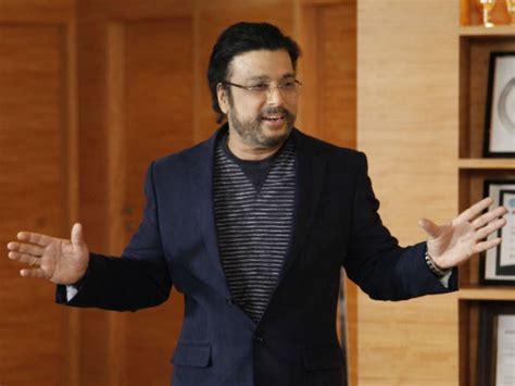 அனேகன் ஓடும் ஷோக்குல 2வது முறையாக வெத்தல போடத் துடிக்கும் கார்த்திக் Karthik Gets