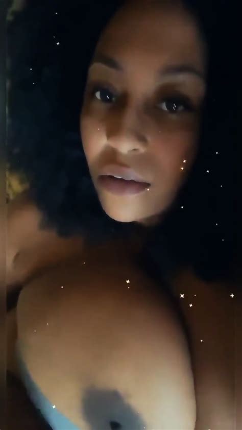 Huge Tit Black Woman Masturbating