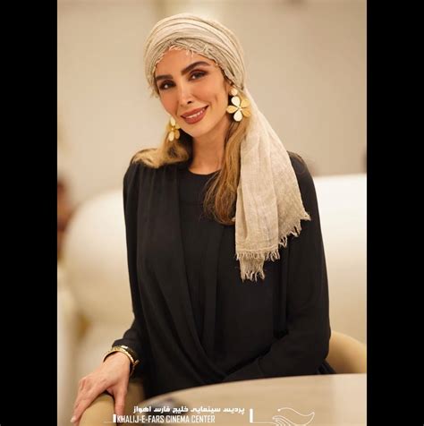 استایل جذاب ستاره اصلانی در اهواز درخشش بازیگر ناجورها با ترکیب مشکی و طلایی عکس