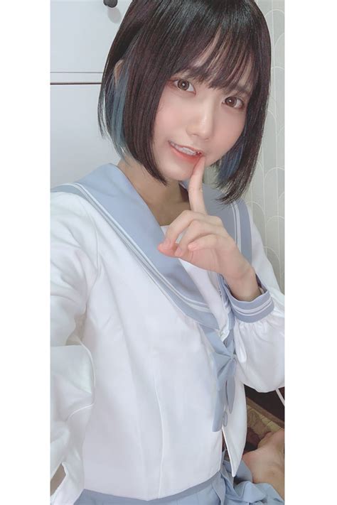 かれしちゃんセーラー服の下からレースランジェリーをのぞかせるフェチショット公開 ENTAME next アイドル情報総合ニュースサイト