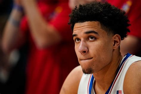 March Madness Kansas Leading Scorer Kevin Mccullar Jr Out For Ncaa