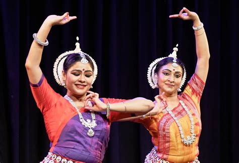 8 Odissi Dance Poses To Follow