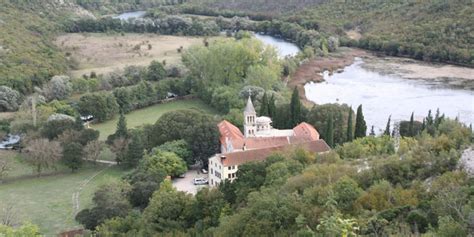 Поклоничко путовање светињама Босне и Херцеговине и Далмације Епархија жичка