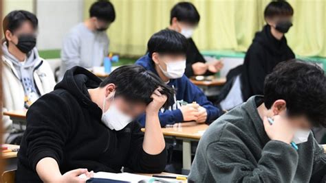 교사·입시업체 국어 작년보다는 쉬워…전반적으로 평이