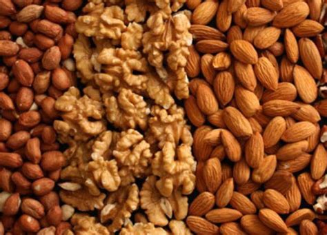 Сурови Ядки Попови Орехи Бадеми Лешници