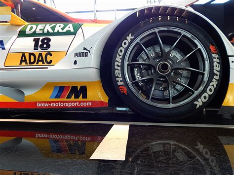 무료 이미지 바퀴 차량 스포츠카 범퍼 타이어 자동차 경주 초차 경마장 Bmw 빠른 모터 스포츠 강한 자동차 쇼 자동차 제조 자동차 외장 자동차