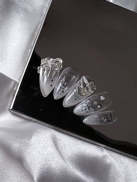 신부네일 결혼 웨딩 웨딩네일 수제네일팁 트위드 트위드네일 트위드웨딩 여리여리 여성스러운 치크 리본 럭셔리 수제네일팁 에이블리