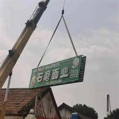 拆方城高速公路沿线38处广告牌拆除中 设施