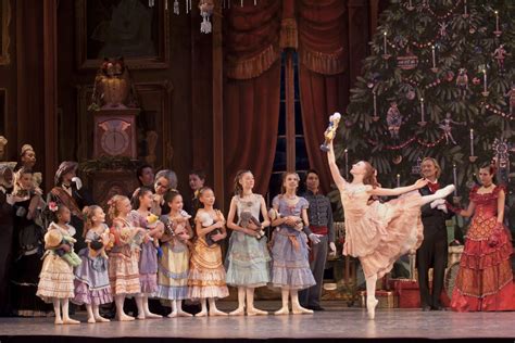 Nutcracker Party Scene Milwaukee Ballet Nutcracker Ballet