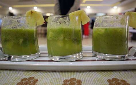 다양한 생과일을 블렌딩하고 민트 잎으로 장식한 클래식 건강 음료 푸디나 주스는 인도에서 인기 있는 상쾌한 음료입니다 0명에 대한 스톡 사진 및 기타 이미지 Istock