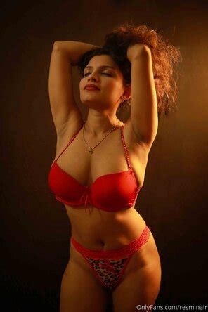 Resmi Nair Indian Milf Photo Gallery