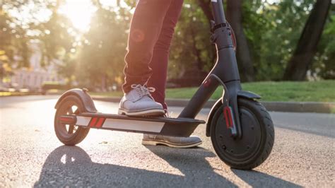 Започна поставянето на табели указващи забрана за движение с електрически тротинетки в