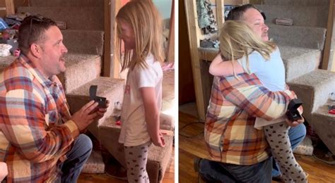 Si Inginocchia Davanti Alla Figlia Della Compagna Vuoi Diventare La