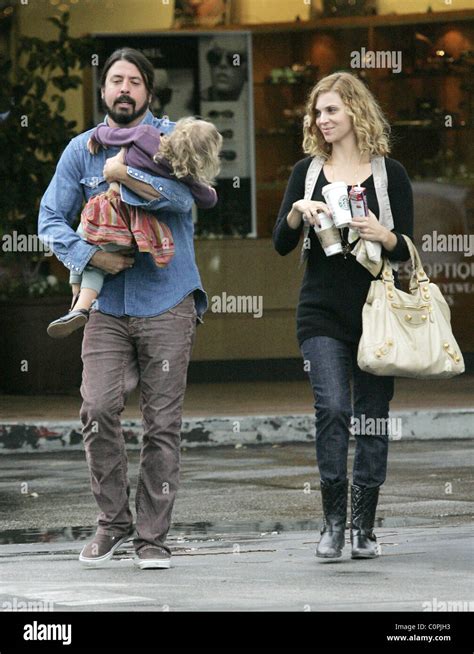 Dave Grohl And Violet Maye Grohl Fotos Und Bildmaterial In Hoher