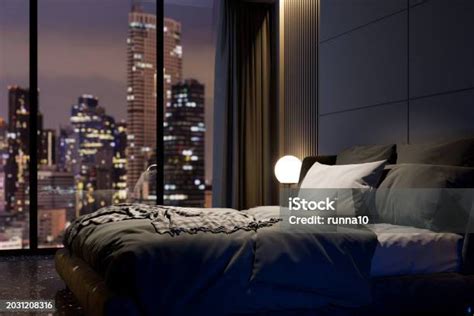 야간 배경 3d 렌더링에서 흐릿한 도시 전망을 제공하는 현대적인 스타일의 고급 블랙 마스터 침실 밤 하루 시간대에 대한 스톡 사진 및 기타 이미지 Istock