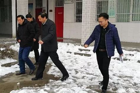 检查教育扶贫 全面调研指导南阳市教育局到三中伏牛路校区检查指导工作