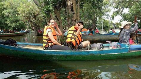 ទូក កាណូតជាង៨០០គ្រឿង បានដឹកភ្ញៀវទេសចរទៅទស្សនាទេសភាពសហគមន៍ទេសចរណ៍ធម្មជាតិកំពង់ភ្លុក Khmernote