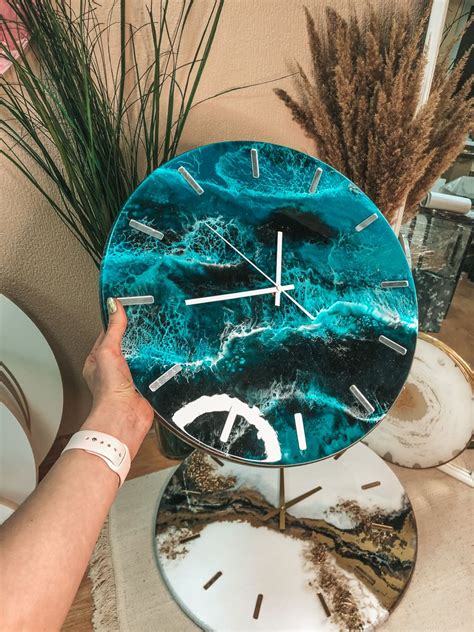 Часы в технике море эпоксидной смолой Искусство из смолы Часы Смола