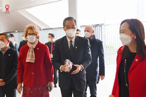 驚喜來訪！梁振英先生與民心師生共賀新春廣州南沙民心港人子弟學校