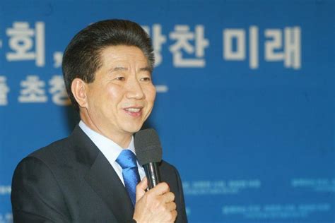 노무현사료관 [2003 한국을 빛낸 사람들 초청 오찬에서 인사말씀하는 노무현 대통령]