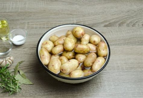 როგორც კი ახალი კარტოფილი გამოდის მაშინვე ოჯახს ბიუჯეტური ცხელი კერძით ვახარებ რჩევები