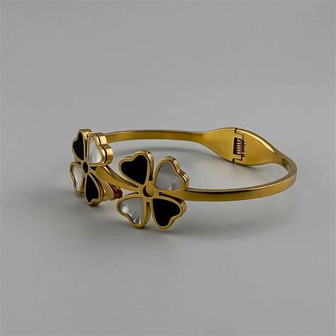 خرید دستبند بنگل زنانه گل ونکلیف طلایی شاپینو