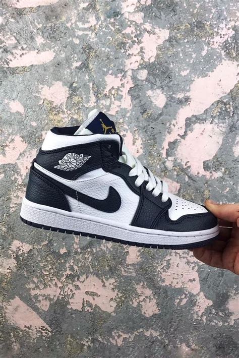 Женские синие с белым кожаные кроссовки nike air jordan 1 🆕 высокие ...