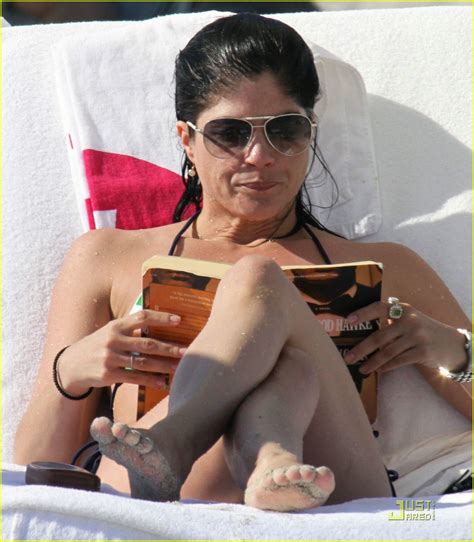 Selma Blair And Mikey Day Lifes A Beach Photo 1775901 Bikini Mikey