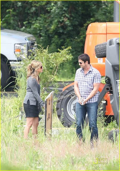 Photo Jennifer Aniston Gerard Butler Gun 04 Photo 2043061 Just Jared