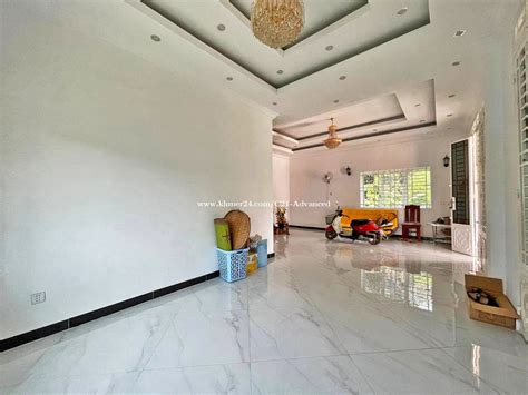 ផ្ទះ2ល្វែង ទម្លុះចូលគ្នា 4ជាន់ លើផ្លូវជាតិលេខ1 ជិតមន្ទីរពេទ្យ រ៉ូហ្សាណា