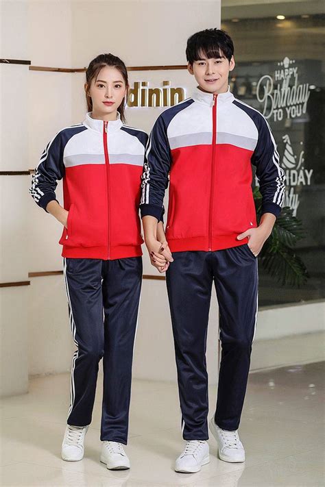 穿着金光绒校服金光绒校服第2页大山谷图库